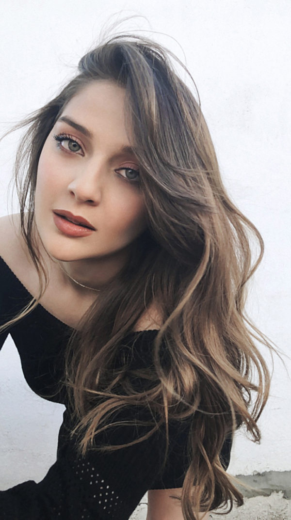 Ecem Çalhan: İzmir’in Yükselen Yıldızı – GARDIROP MAGAZİN
